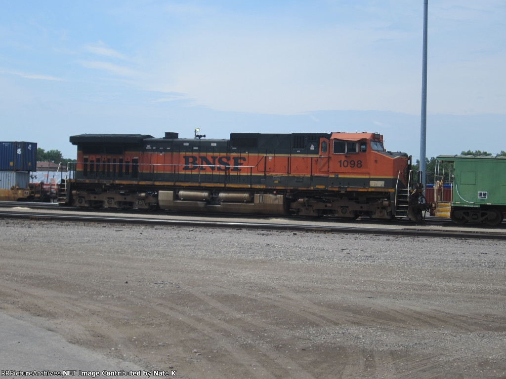 BNSF 1098